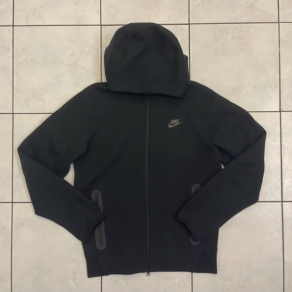 Nike | Shirts | Nike Sportswear Tech Fleece Windrunner Black Fb79210 ...